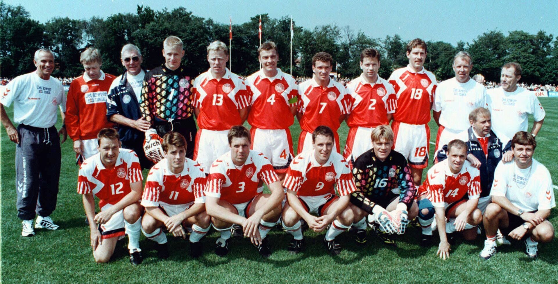 Se et stort galleri af Danmarks "nye" landsholdstrøje: Tydelig lighed ...