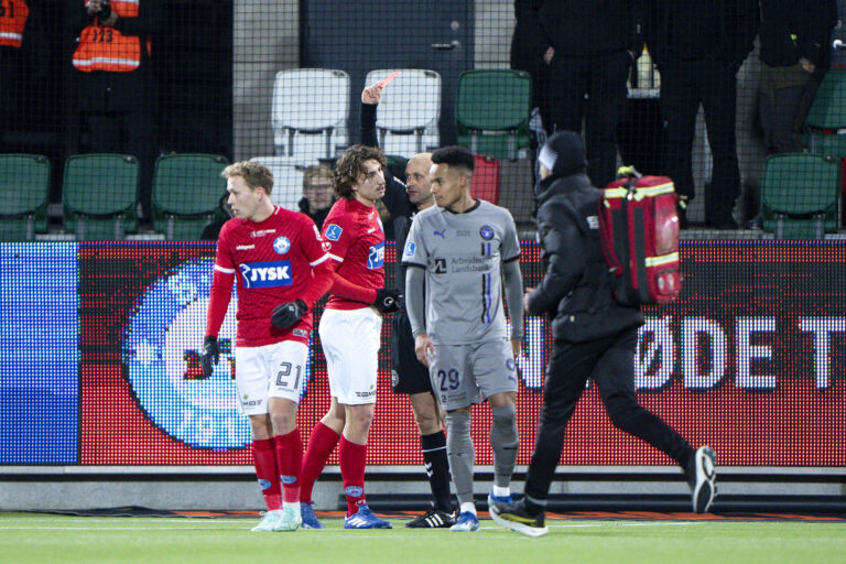 Alexander Lind undskylder rødt kort og tackling på FCM-målmand