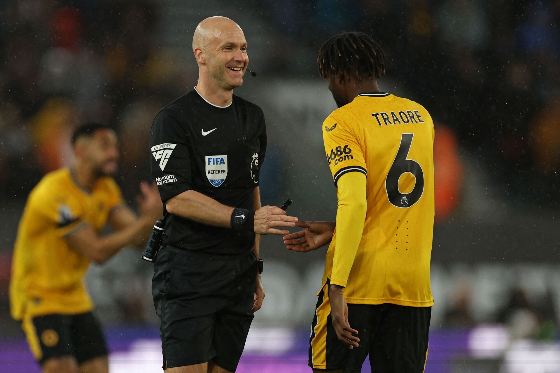 Anthony Taylor straffes for fejl i kampen mellem Newcastle og Wolves