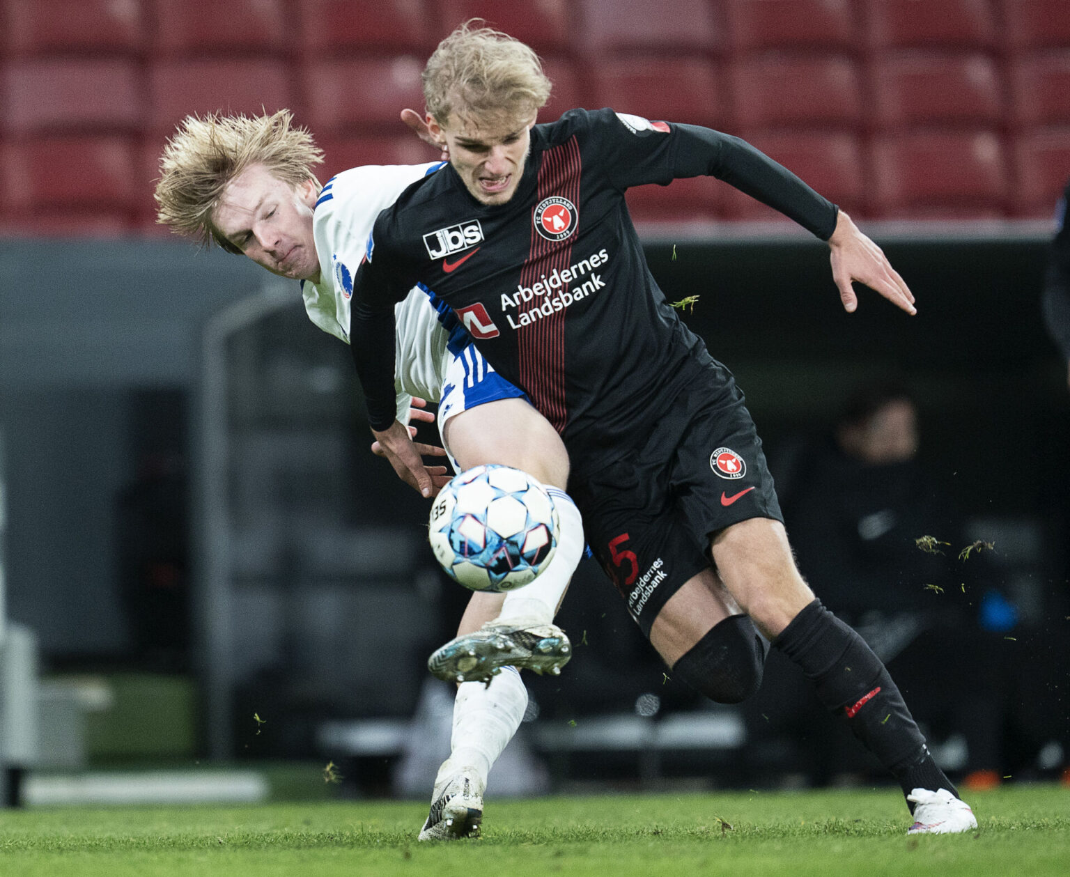 Gustav Isaksen og Victor Kristiansen var i direkte duel i Serie A