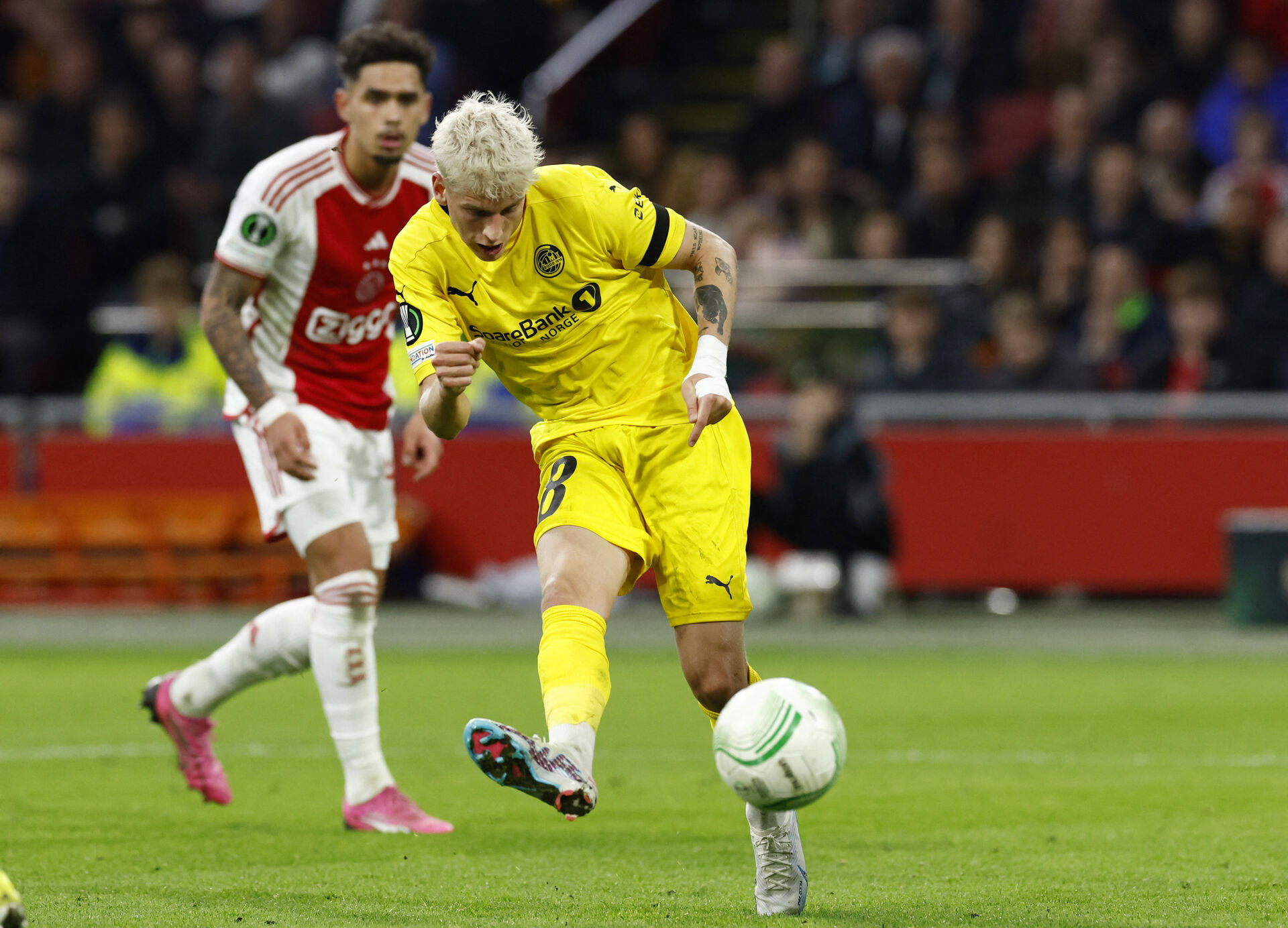 Albert Grønbæk får rødt kort mod Ajax i Conference League-exit