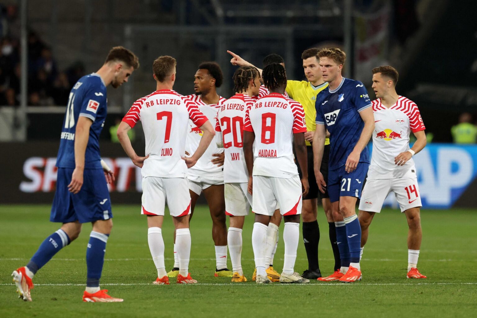 Xavi Simons fik rødt i Leipzig-deler mod Hoffenheim
