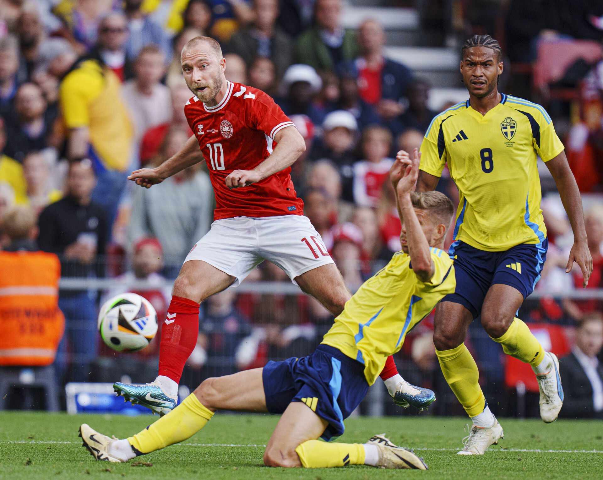 Eriksen afgør tæt test mod Sverige med genialitet