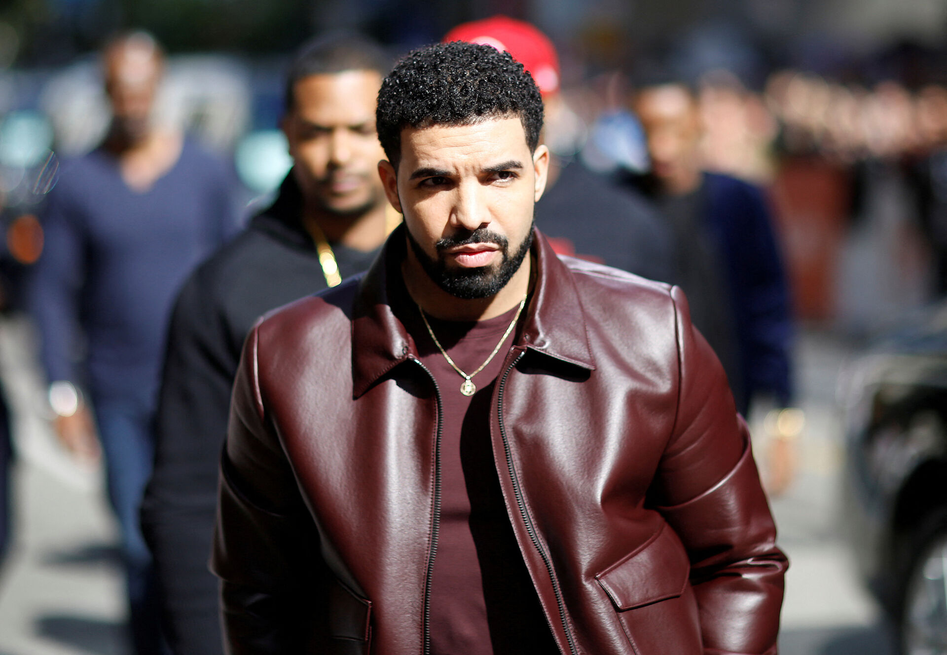 Drake smider vanvidsbeløb på canadisk sejr