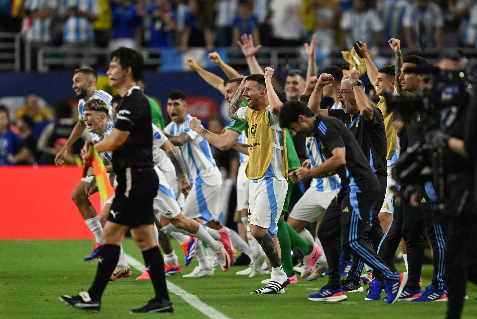 Nye bizarre scener: Fans invaderer Copa America-finalen