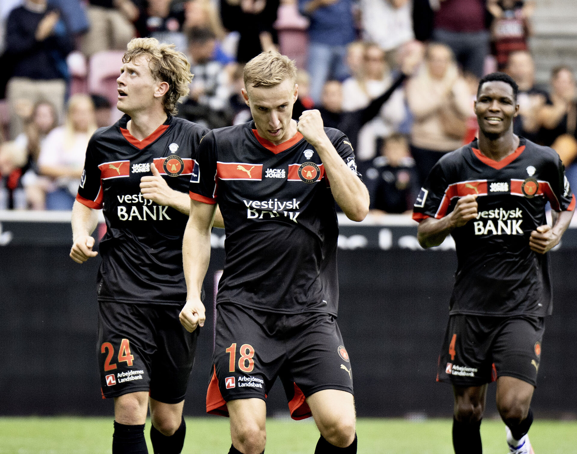 Mestrenes første sejr: Buksa og Brynhildsen på tavlen