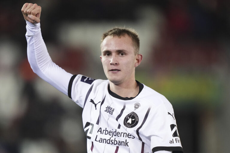 Victor Linds skifte væk fra FCM gik i vasken - til januar vil han væk