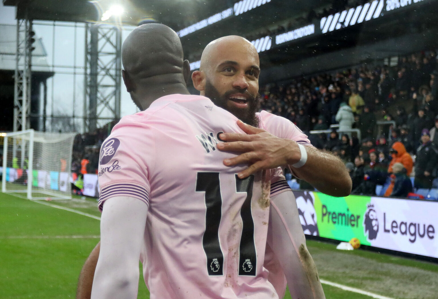 Brentford besejrer Crystal Palace efter spøjst straffespark