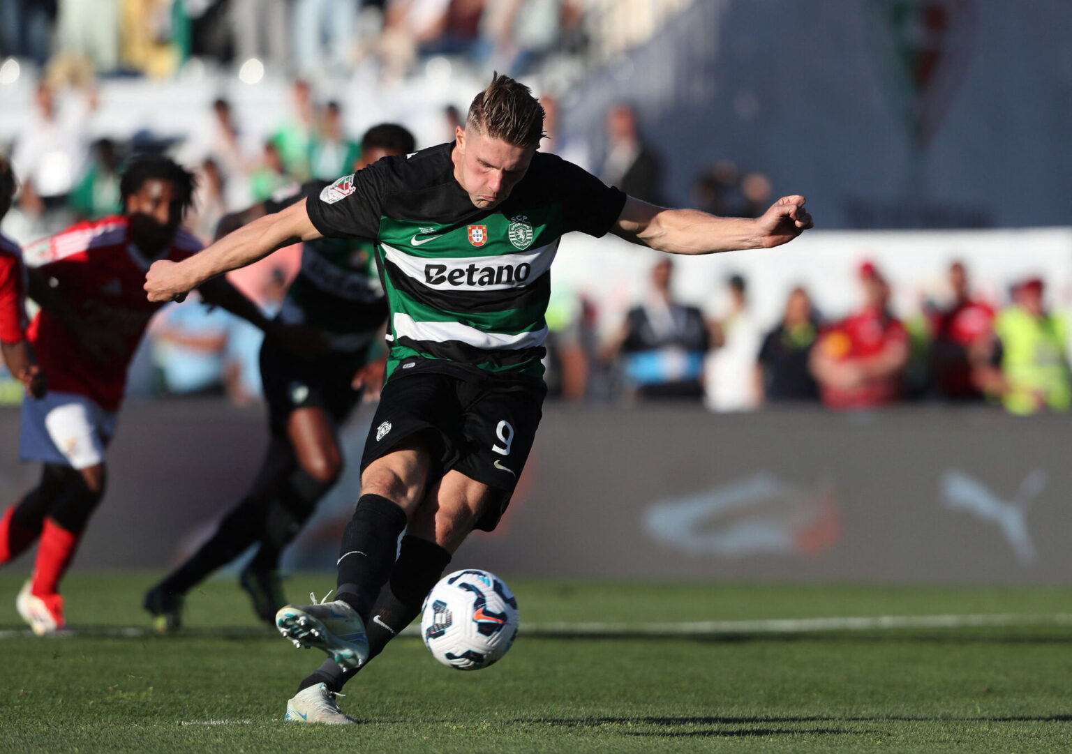 Dansk ekstase i Portugal: Conrad Harder sikrer Sportings pokaltriumf