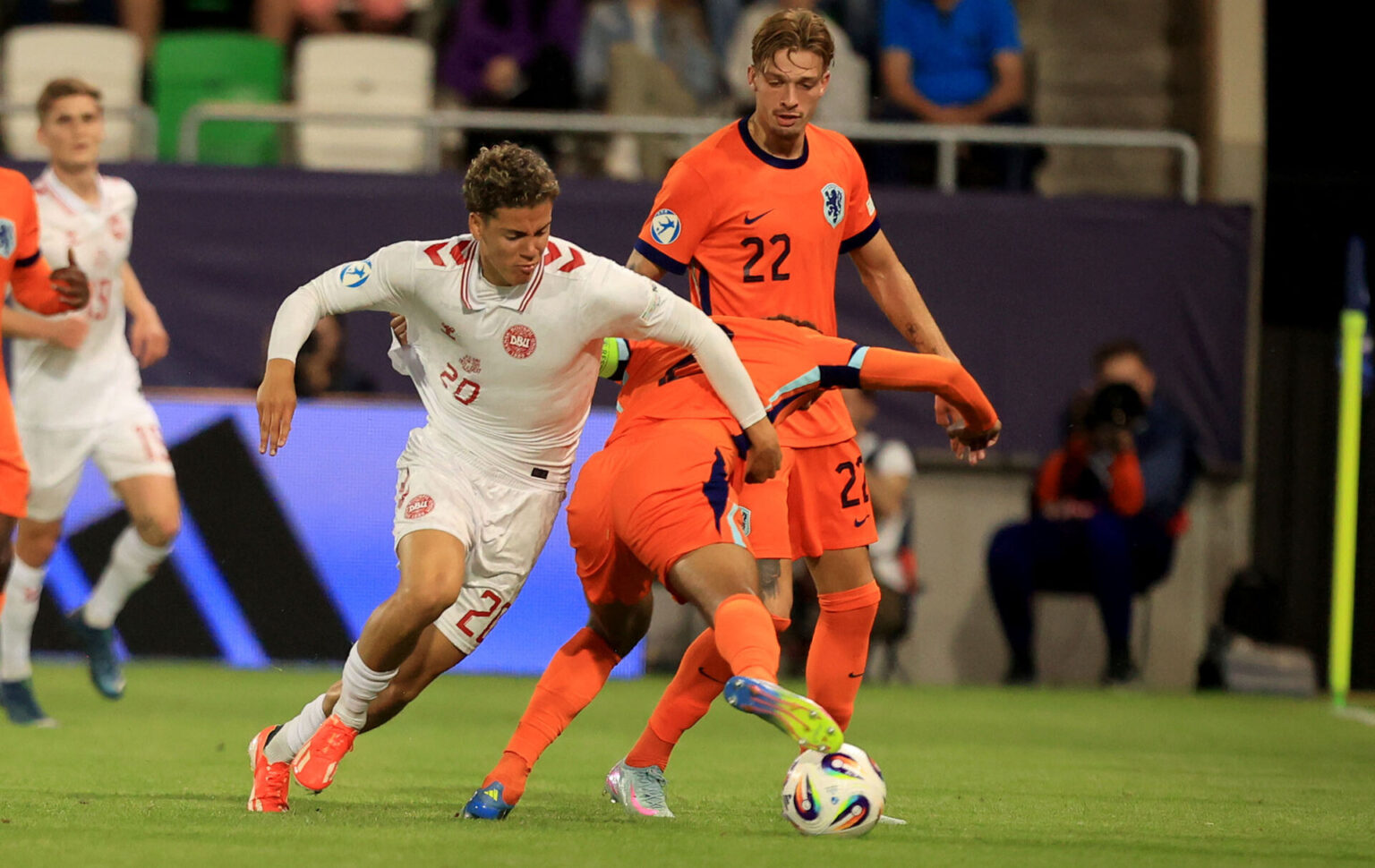 Så du Bischoffs 'særlige sokker' fra Japan? - Nu bruger de dem i Brøndby