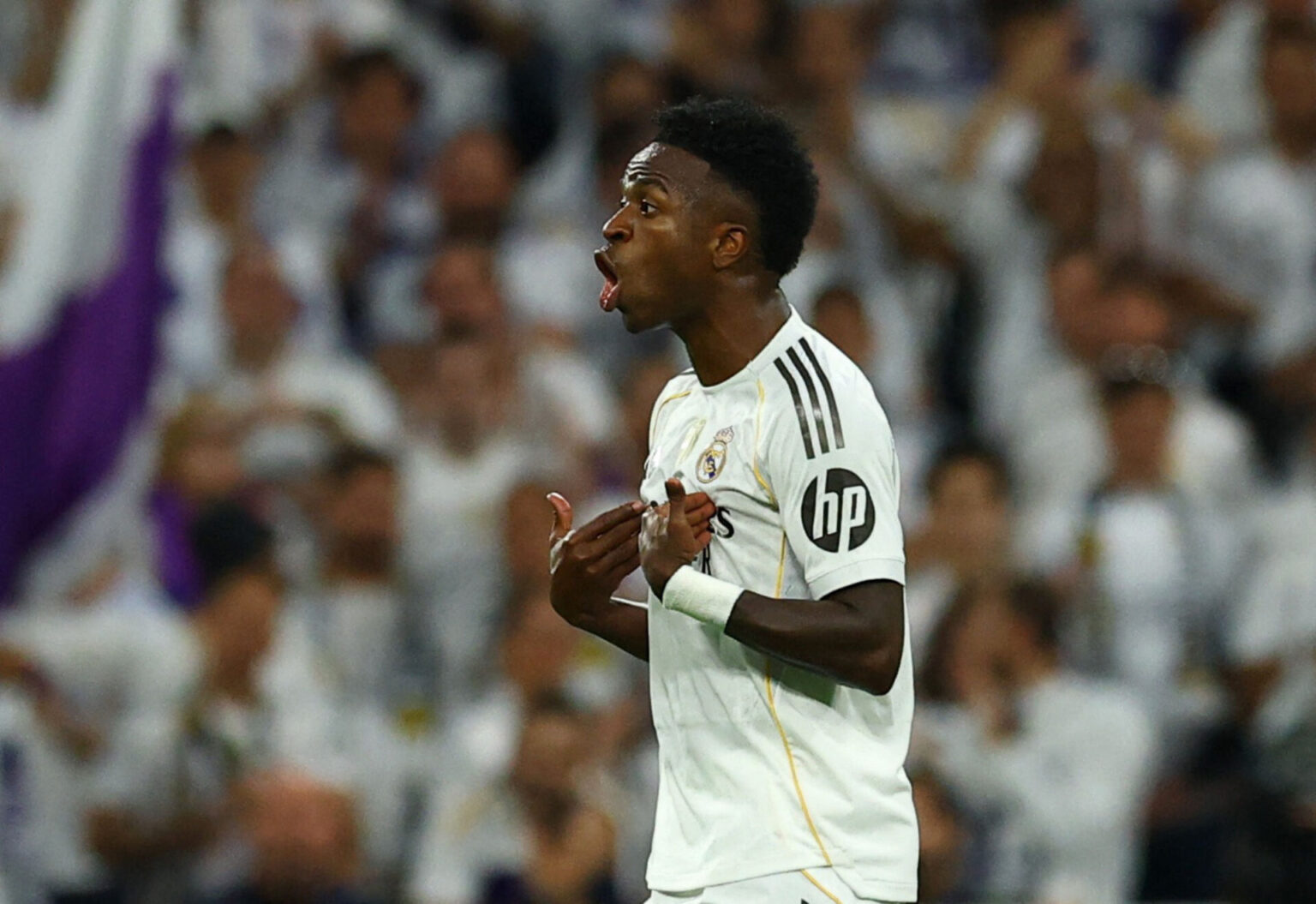 Vinicius Junior truer Real Madrid med at forlade klubben