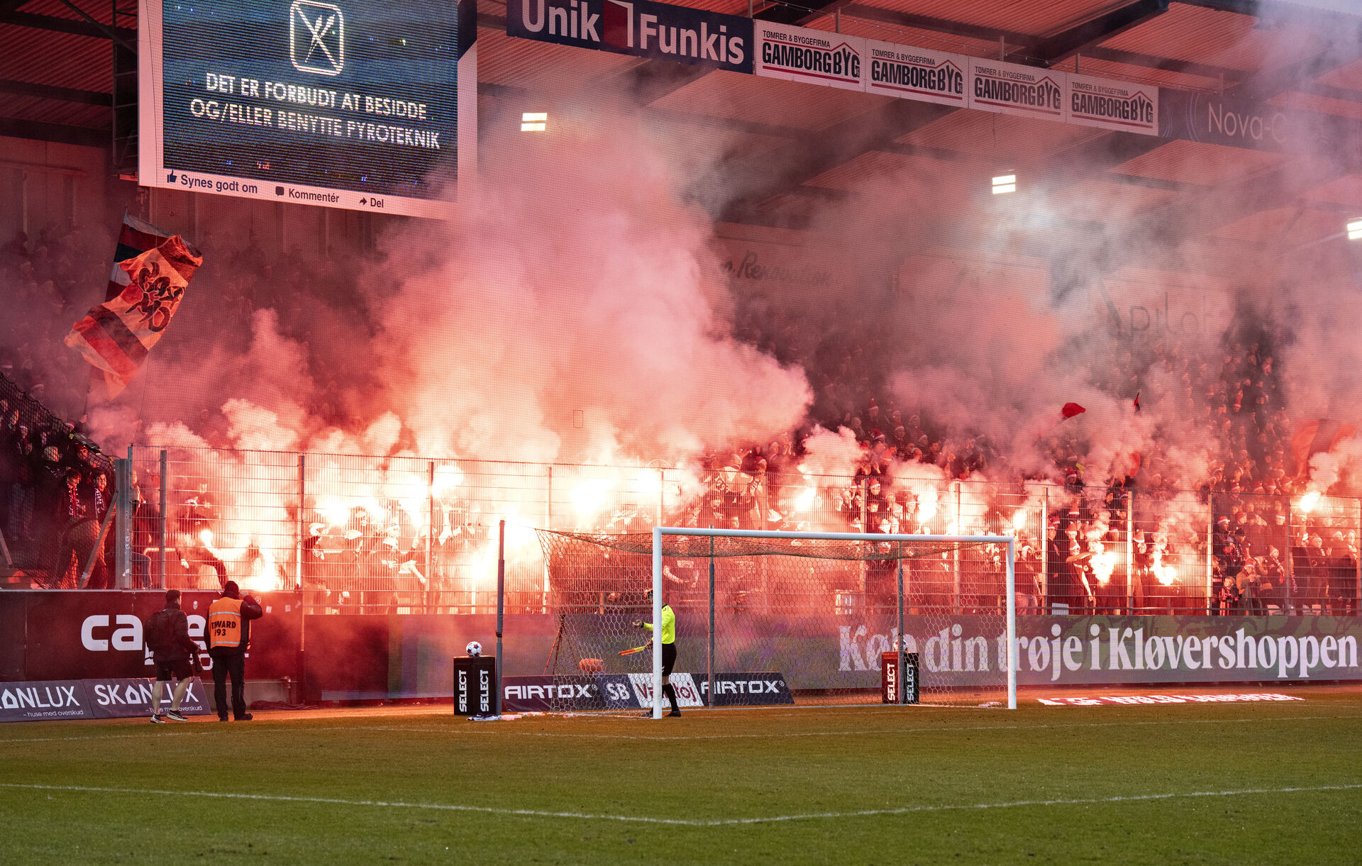 FCM-fan slog vagt i hovedet og blev anholdt: Dét var årsagen