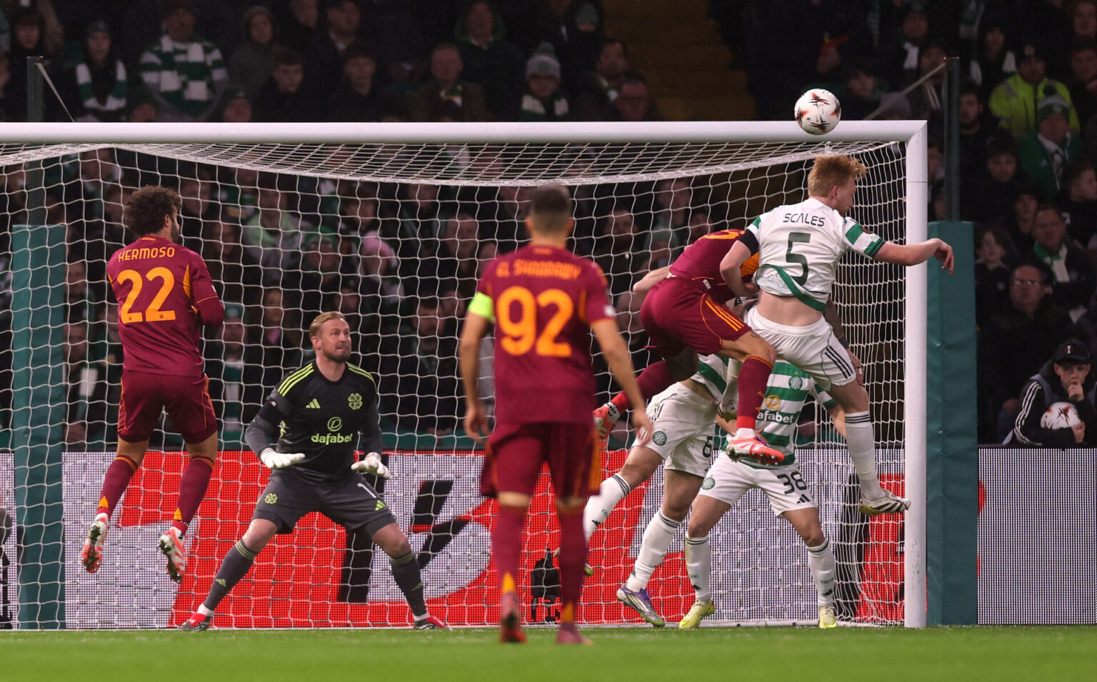 FCM's banemænd skyder Schmeichel i sænk