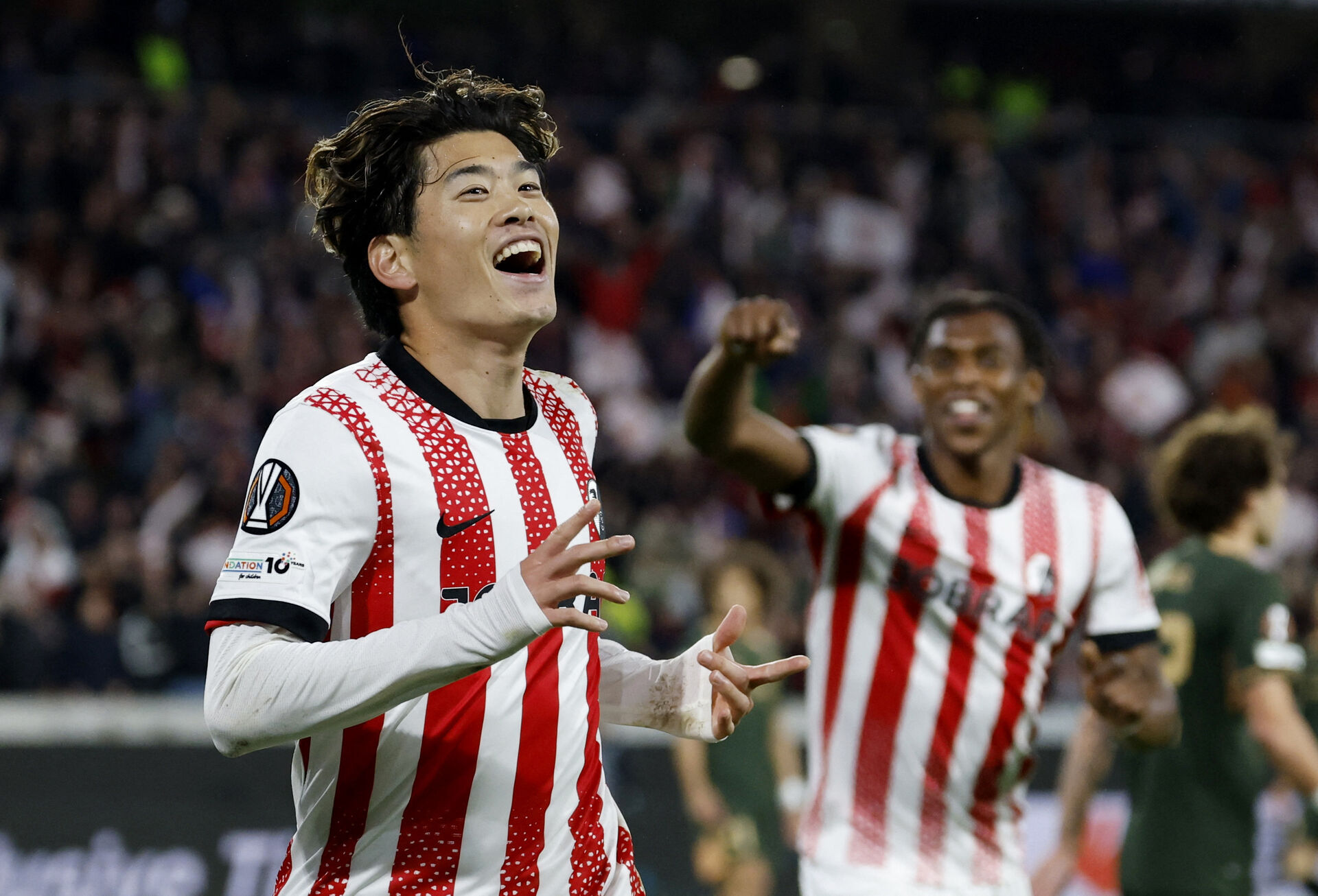 Super-sub Suzuki spolerer Gregoritsch og Augburgs aften